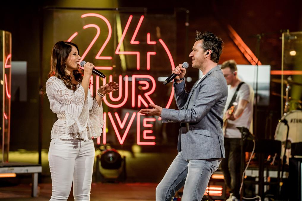 Sasha & Davy vieren tienjarig jubileum | Showbizzsite